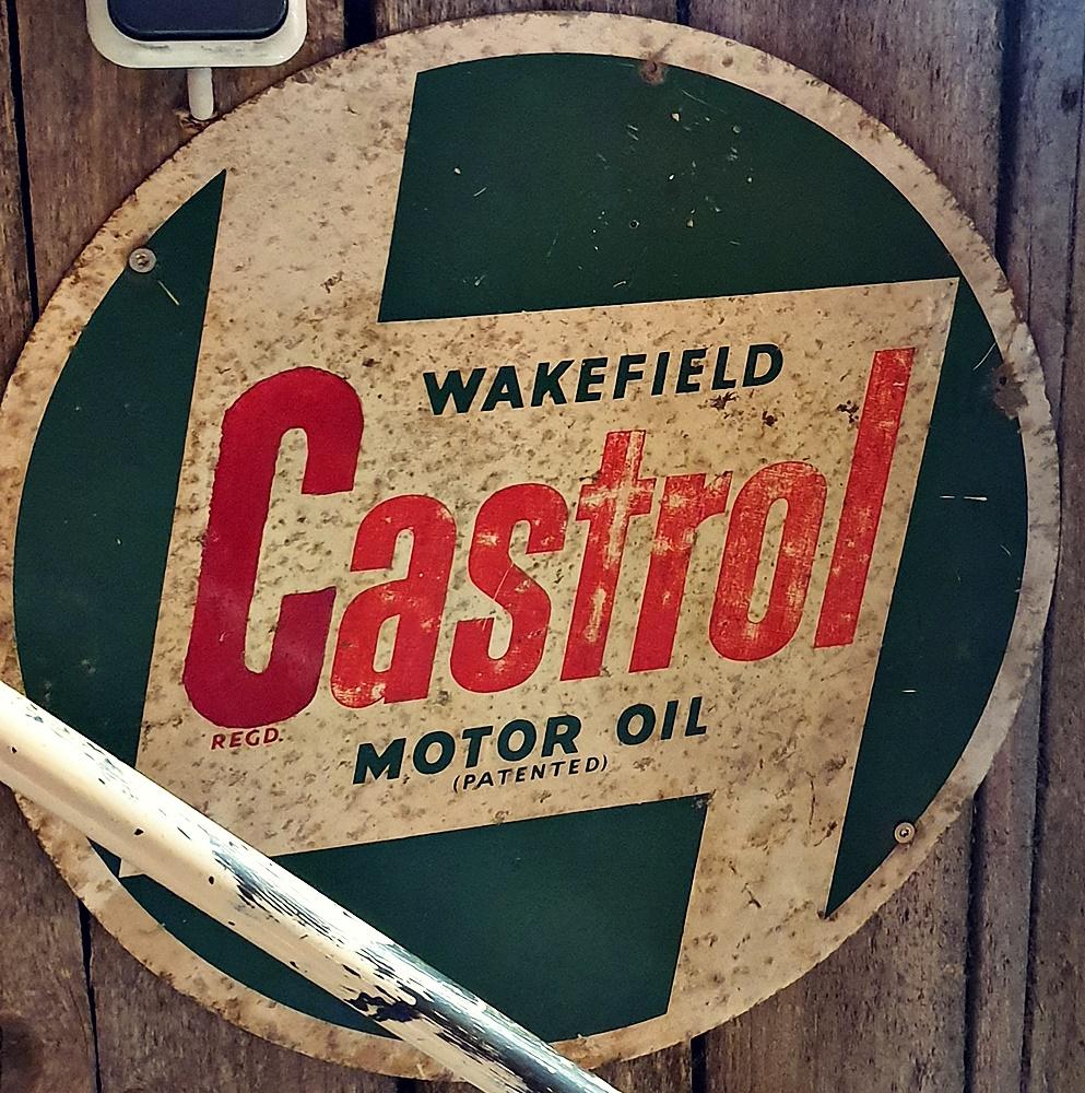Castrol sign | BRITISH Only Austria Fahrzeughandel GmbH