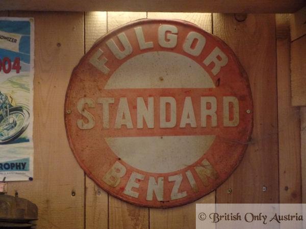 Standard, Benzin sign | BRITISH Only Austria Fahrzeughandel GmbH