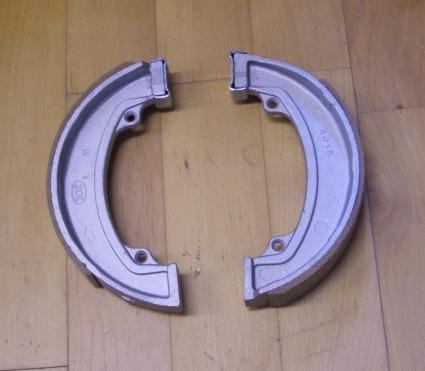 BSA. Triumph Brake Shoes / Pair 3TA.T100.T120.6T.T150.T160.A50.A65.A75 ...